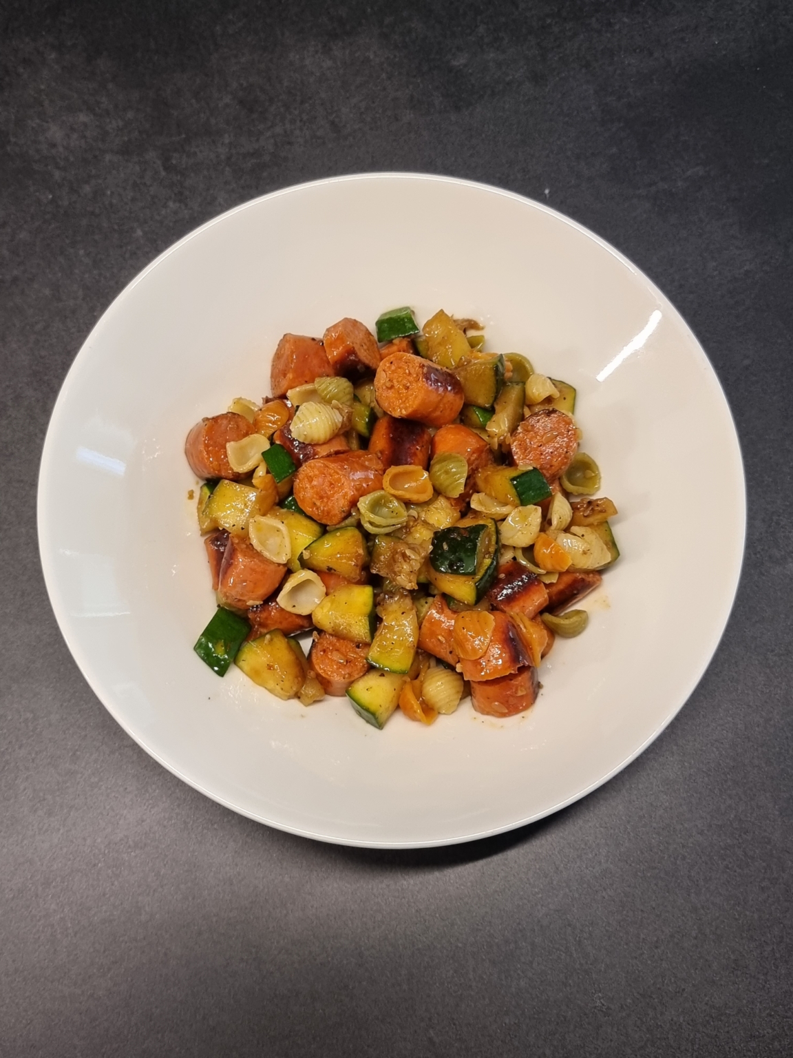 Makkara kesäkurpitsapasta - Wursti - reseptit - makkarat