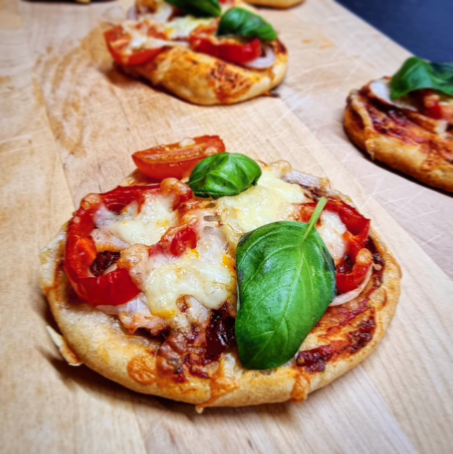 Kalkkuna minipitsat - Wursti - reseptit - leikkeleet - kalkkuna