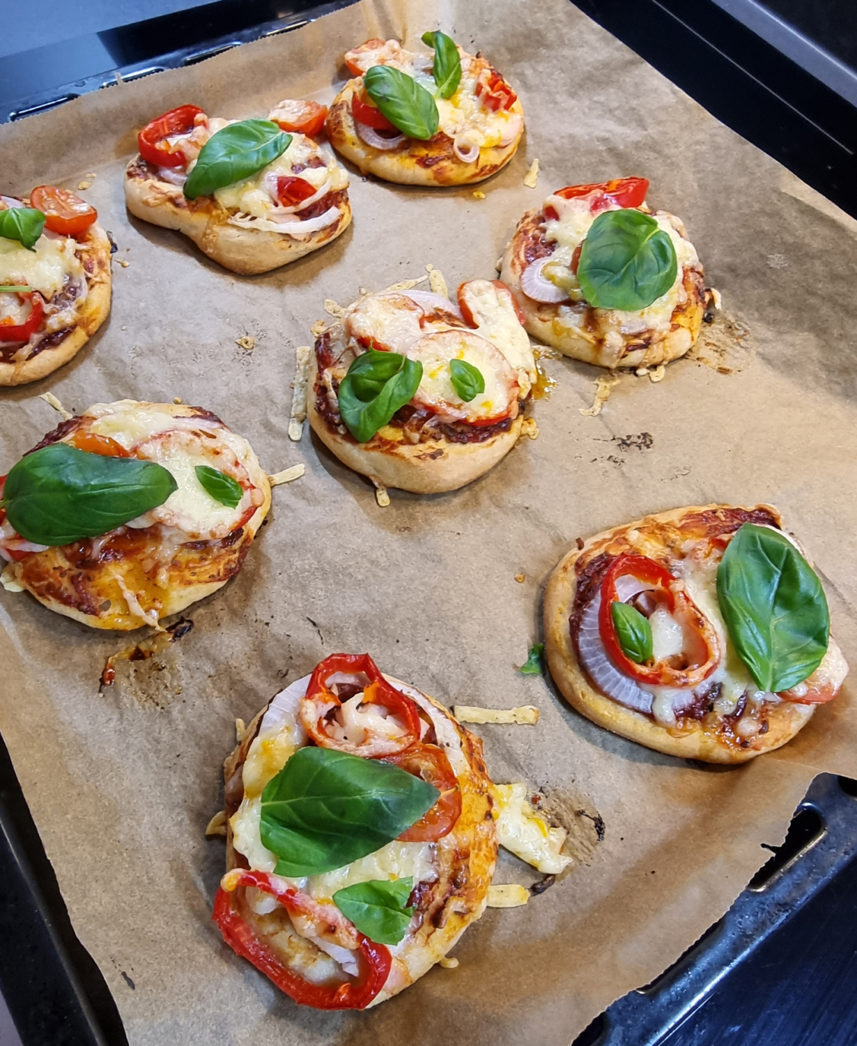 Kalkkuna minipitsat - Wursti - reseptit - leikkeleet - kalkkuna